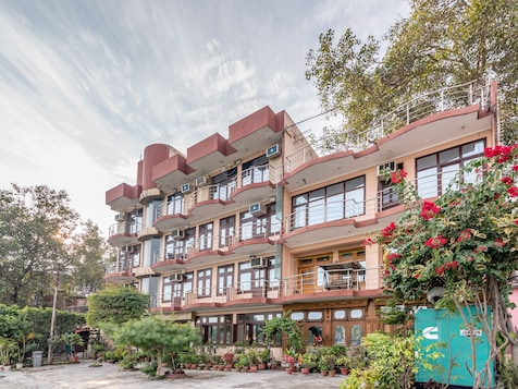 New Aditya Hotel Haridwar at ₹ 903 - Reviews, Photos & Offer