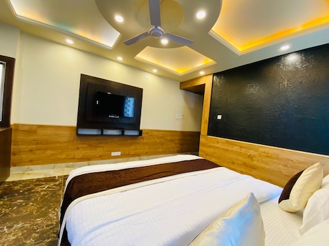 D Shamoon Hotel Srinagar at ₹ 2373 - Reviews, Photos & Offer