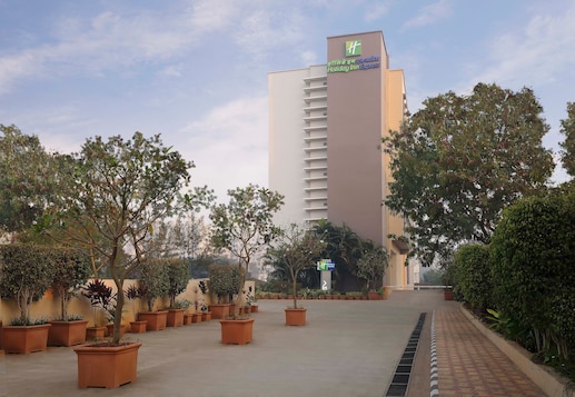Holiday Inn Express Pune Hinjewadi Hotel Pune at ₹ 4175 - Reviews ...