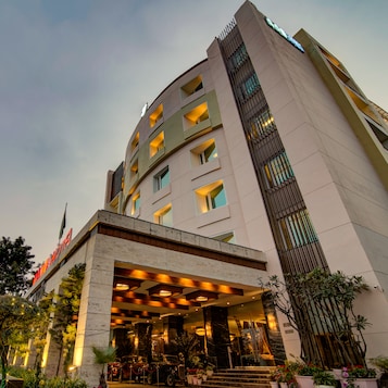Godwin Haridwar Hotel Haridwar at ₹ 3900 - Reviews, Photos & Offer