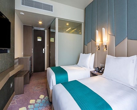 Holiday Inn Express Bangkok Sukhumvit 11 Hotel Bangkok - Reviews ...