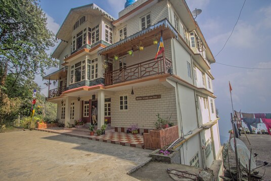 Hidden House FairView Hotel Pelling at ₹ 1312 - Reviews, Photos & Offer