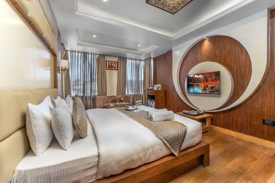 Adlife Luxury, Srinagar Hotel Srinagar at ₹ 2436 - Reviews, Photos & Offer