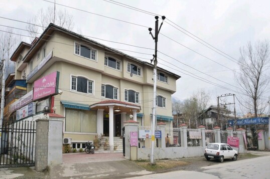 Hotel Nishat View Srinagar at ₹ 1753 - Reviews, Photos & Offer