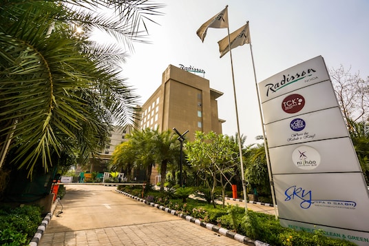 Radisson Noida Hotel Noida at ₹ 17200 - Reviews, Photos & Offer
