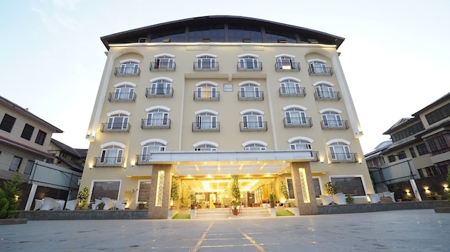 Hotel Palm Spring Srinagar at ₹ 7388 - Reviews, Photos & Offer