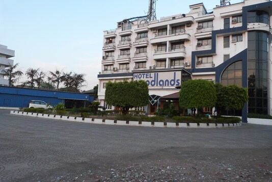 Hotel Woodlands Vapi at ₹ 1675 - Reviews, Photos & Offer