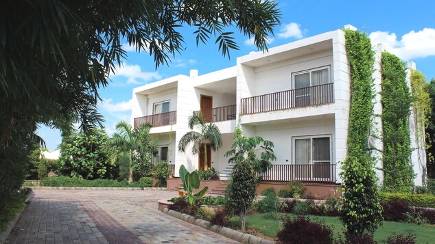 Clarks Safari Ranthambore Sawai Madhopur - Reviews, Photos & Offer