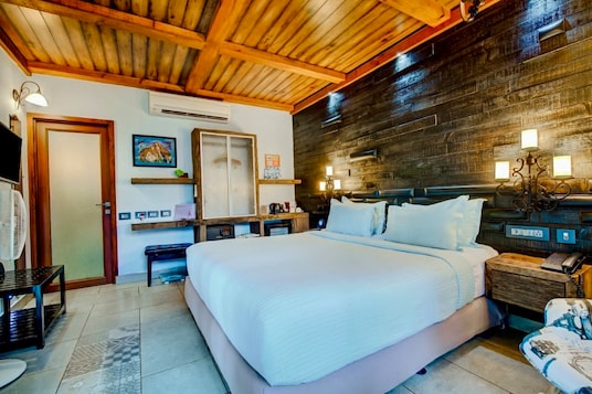 Photos of Foxoso Aaristo Baga Beach Resort - Goibibo