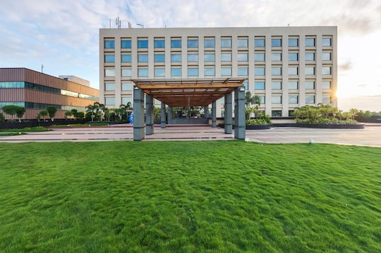 Balaji Sarovar Premiere Hotel Solapur at ₹ 5181 - Reviews, Photos & Offer