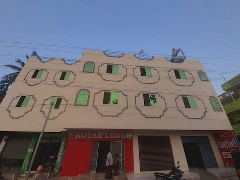 SPOT ON New Royal Lodge Hotel Eluru at ₹ 637 - Reviews, Photos & Offer