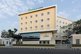 Holiday Inn Express Pune Pimpri Hotel Pune - Reviews, Photos & Offer