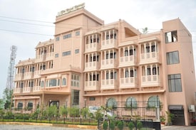 THE ROYAL RETREAT Hotel Ranchi - Reviews, Photos & Offer