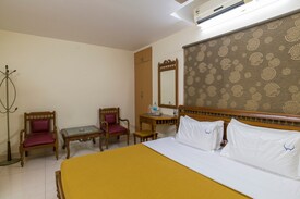 CRESCENT CORPORATE STAY (FORTIS MALAR, ISWARYA, CANCER, RAMANUJAN ...