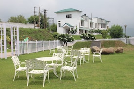 Treeoise Resort (A Unit of Sunder Kakkar Hotel) Hotel Baddi - Reviews ...