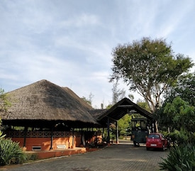 JLR Kings Sanctuary by Jungle Lodges Hunsur at ₹ 15931 - Reviews ...