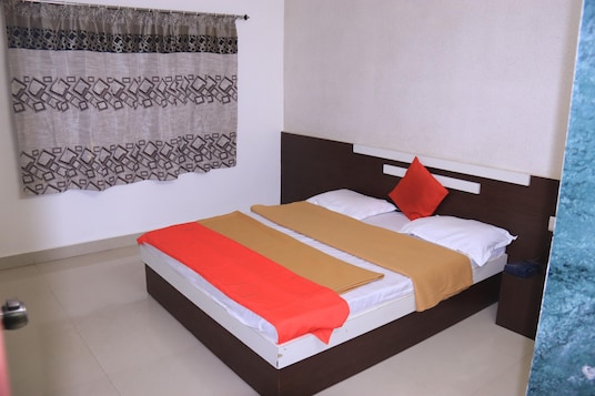Hotel Rakesh Somnath at ₹ 2224 - Reviews, Photos & Offer